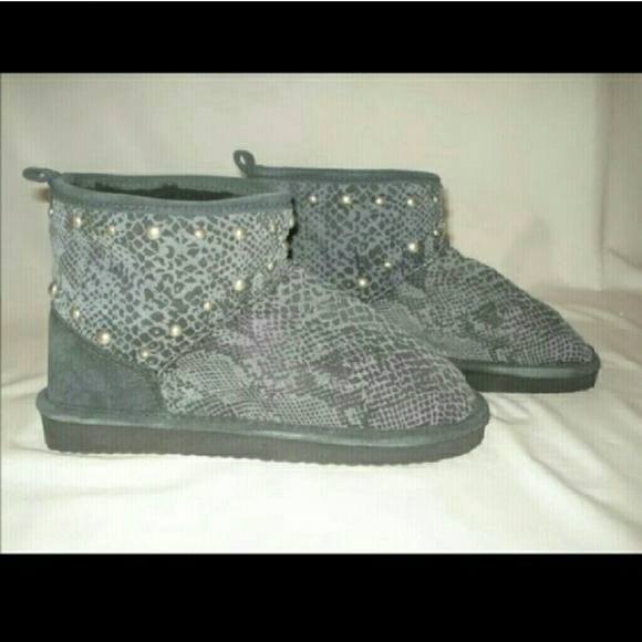 PINK Victoria's Secret | Shoes | Victoria Secret Pink Mukluk Boots ...